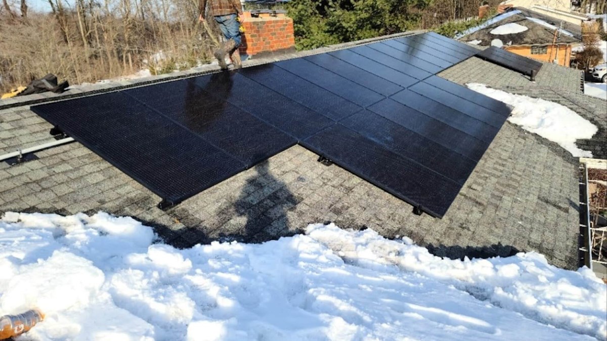 What Effect Does Seasonal Bad Weather Have On Solar Panels? | Yellowlite